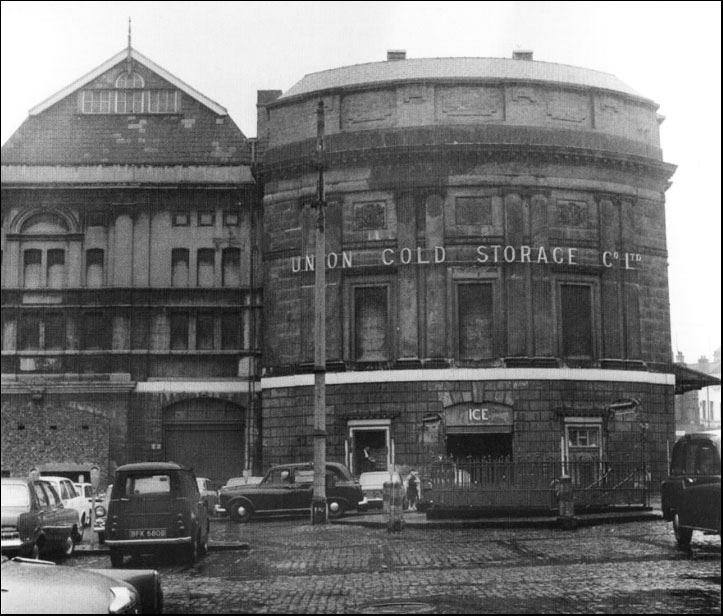 B&W Picture Place: Williamson Square, Liverpool